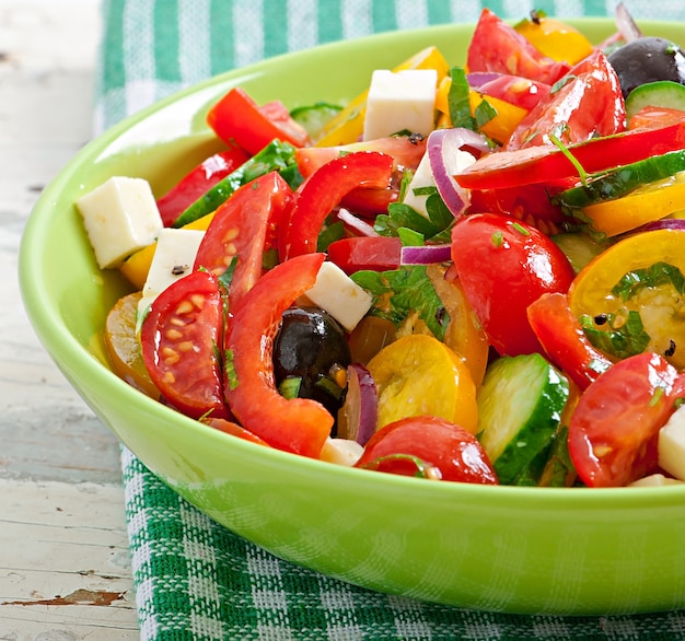 Ensalada Griega Con Queso Feta Tomates Cherry Y Aceitunas Negras