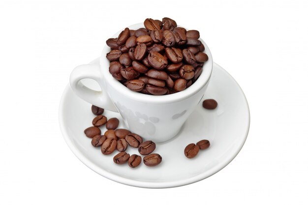 Granos De Café En Una Taza Aislada En Espacio En Blanco Foto Premium