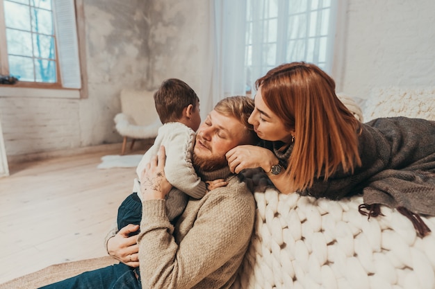 Mãe Pai E Filho Passam Tempo Juntos Foto Grátis