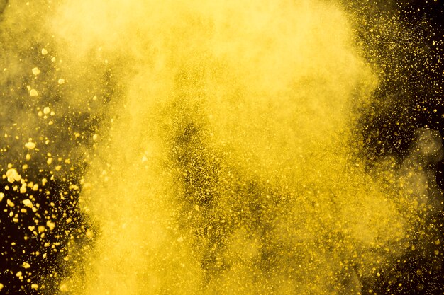 Nuvem amarela de pó cosmético em fundo preto | Foto Grátis Nuvem amarela de pó cosmético em fundo preto | Foto Grátis
