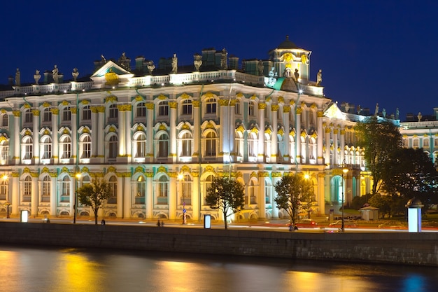 Palácio de inverno em são petersburgo | Foto Grátis Palácio de inverno em são petersburgo | Foto Grátis