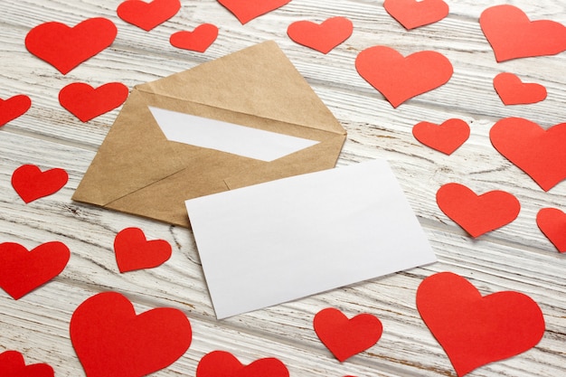 Herzen fliegen aus dem umschlag. liebesbrief. hintergrund valentine day ... Herzen fliegen aus dem umschlag. liebesbrief. hintergrund valentine day ...