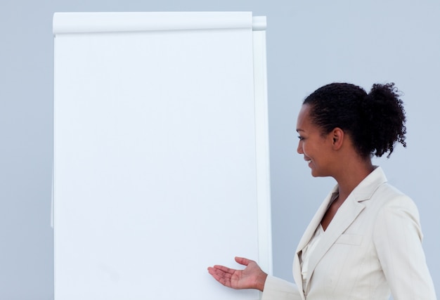 Premium Photo | Afro-american businesswoman giving a presentation Premium Photo | Afro-american businesswoman giving a presentation