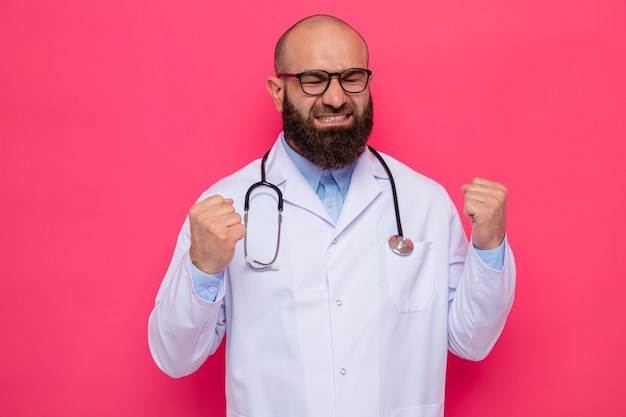 Free Photo Bearded Man Doctor In White Coat With Stethoscope Around