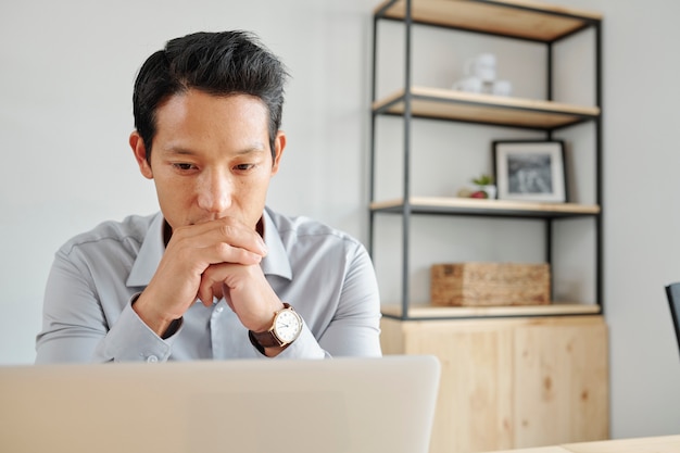 Premium Photo | Businessman reading e-mails Premium Photo | Businessman reading e-mails