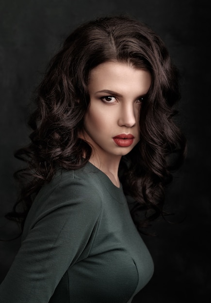 Premium Photo Classic Portrait Of A Beauty Woman In A Green Dress