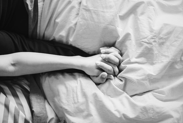 Free Photo Closeup Of Couple Holding Hands