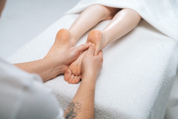 Premium Photo Closeup Hands Of Male Masseur Massaging Feet And Toes