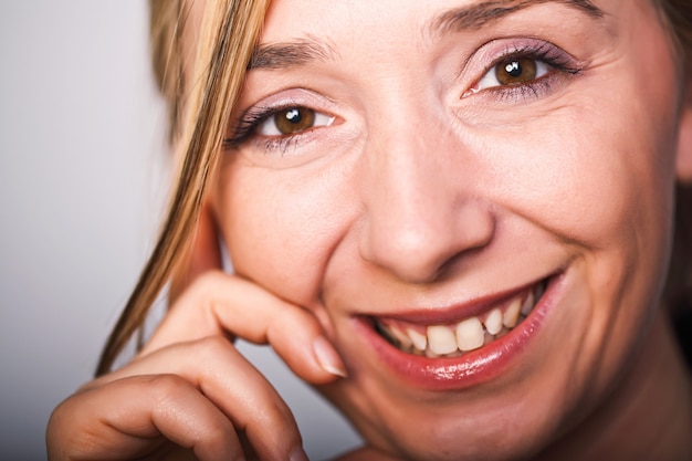 Premium Photo Closeup Portrait Of Smiling Caucasian Woman