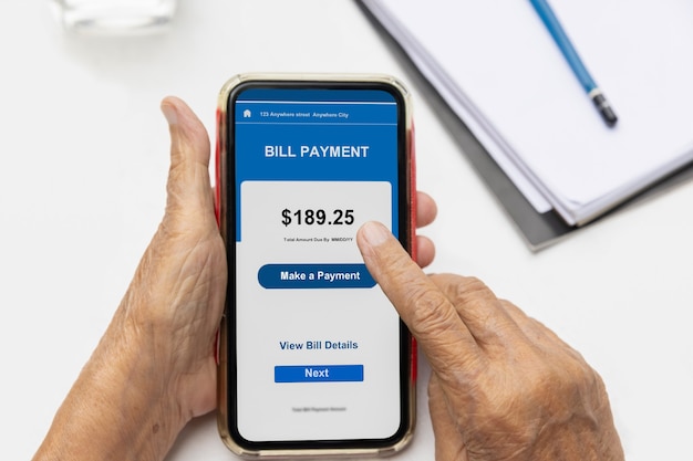 Premium Photo | Elderly woman confused and trying to pay bill on cellphone Premium Photo | Elderly woman confused and trying to pay bill on cellphone