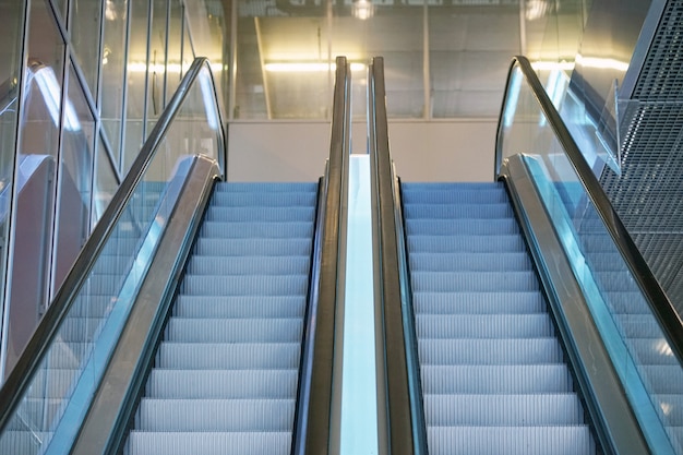 Premium Photo | Empty escalator stairs. modern escalator in shopping ... Premium Photo | Empty escalator stairs. modern escalator in shopping ...
