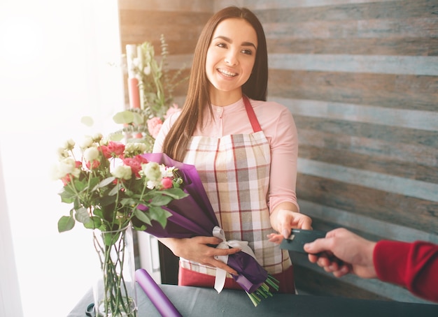 Premium Photo Female Florist At Work Pretty Young Dark Haired Woman
