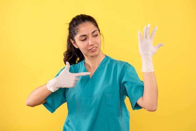 Free Photo Front View Female Doctor With Latex Gloves Pointing With
