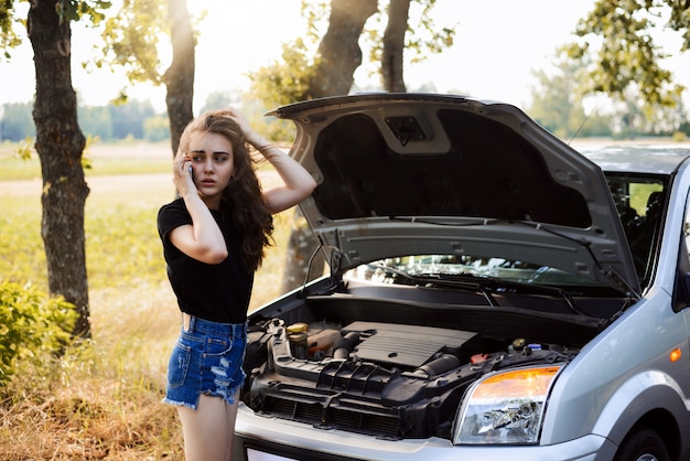 Premium Photo Girl With Broken Down Car By The Wayside To Call