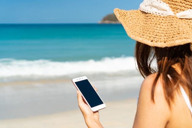 Premium Photo Happy Traveller Asian Woman Enjoys At Tropical Beach
