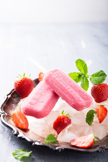 Premium Photo | Homemade strawberry popsicles Premium Photo | Homemade strawberry popsicles
