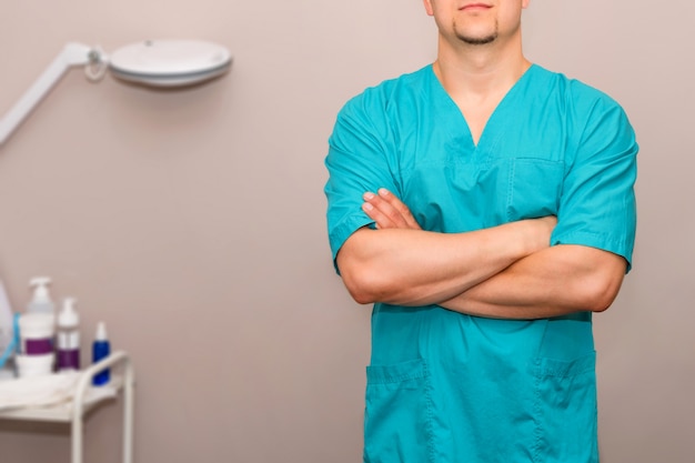 Premium Photo Masseur In Uniforme With Arms Crossed Standing At