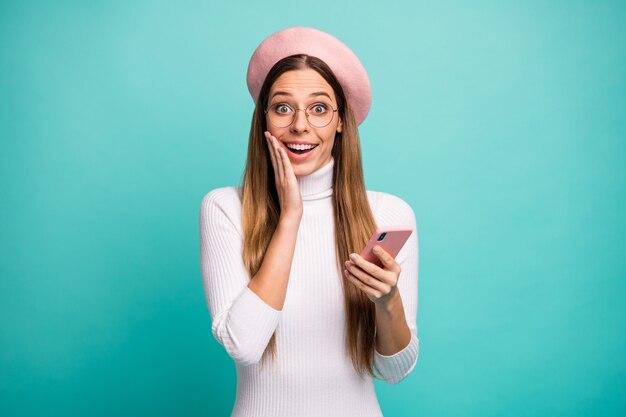 Premium Photo Photo Of Beautiful Shocked Lady Hold Telephone Read