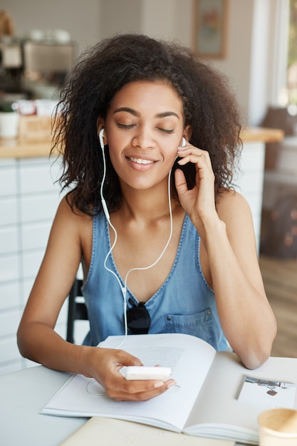 Free Photo Portrait Of Happy Beautiful African Woman Listening To