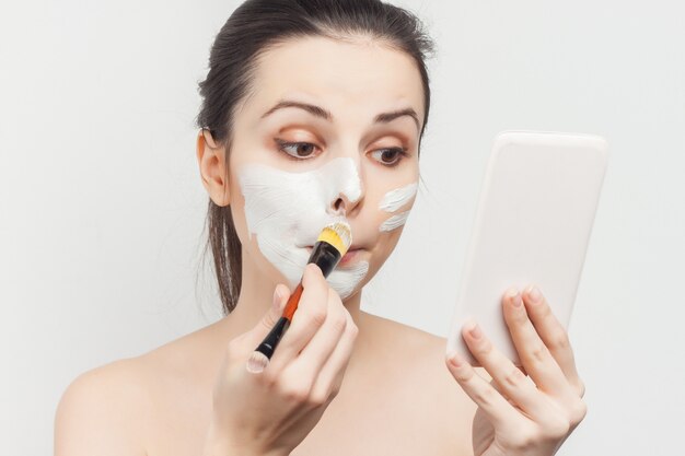 Premium Photo Portrait Young Beautiful Woman Applying A Face Mask