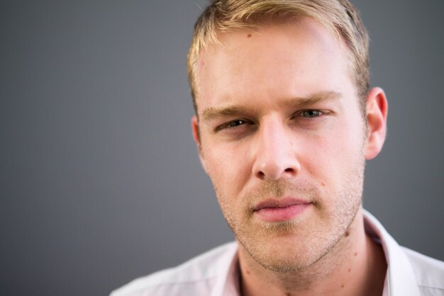 Premium Photo Portrait Of Young Handsome Man With Blond Hair Against