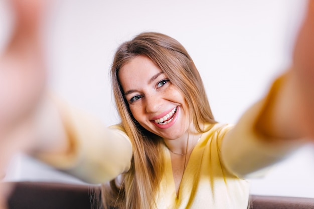 Premium Photo Selfie Mania Close Up Of Happy Brunette Woman With