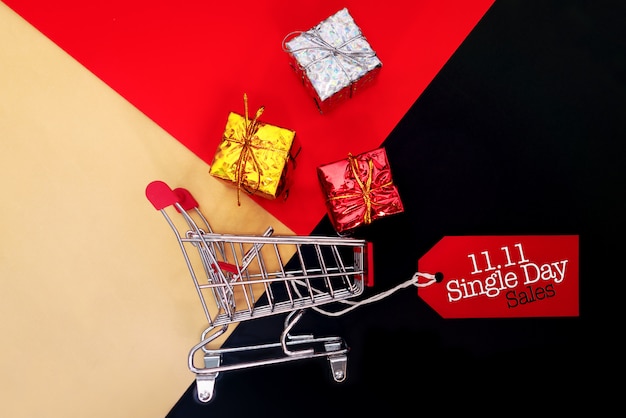 Premium Photo | Shopping cart and gift box single's day sale Premium Photo | Shopping cart and gift box single's day sale
