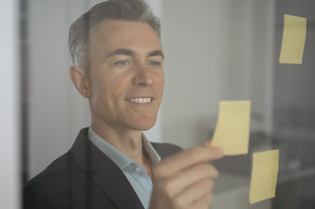 Premium Photo | Successful scrum master using sticky notes Premium Photo | Successful scrum master using sticky notes