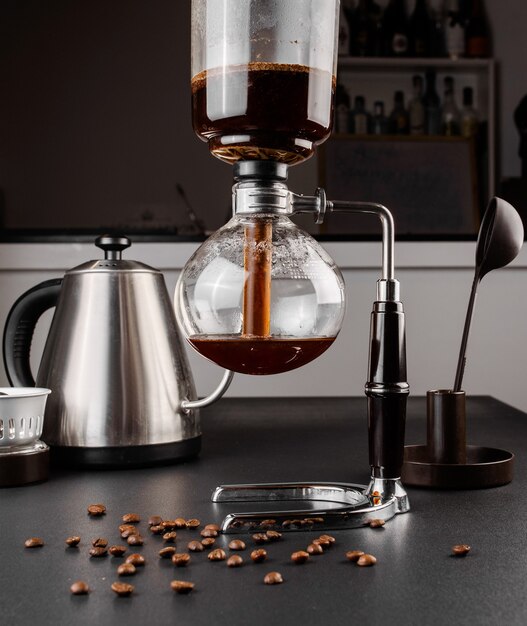 Premium Photo | Syphon alternative method of making coffee Premium Photo | Syphon alternative method of making coffee