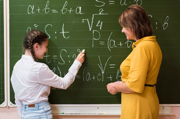 Free Photo Teacher Explaining Lesson To Girl