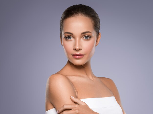 Premium Photo Woman Beauty Face Healthy Skin Natural Makeup Beautiful