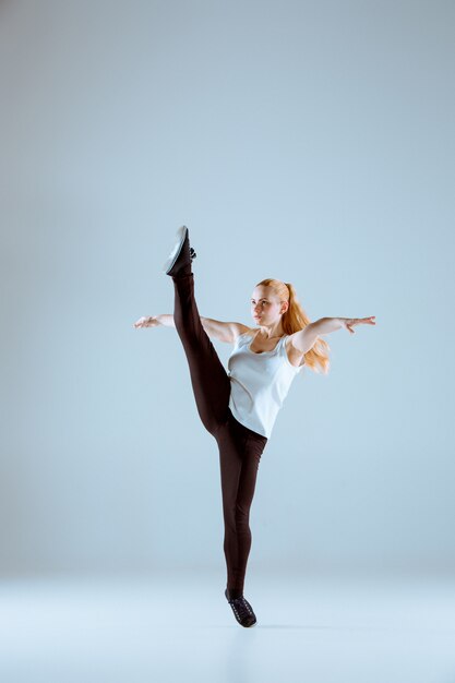 Free Photo The Women Dancing Hip Hop Choreography