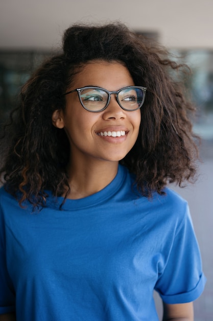Premium Photo Young Beautiful Curly Haired African American Woman