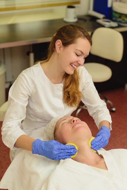 Premium Photo Young Beautiful Woman Receiving Facial Massage And Spa