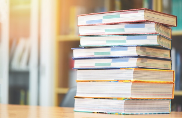 Concept Déducation Au Livre De Retour à Lécole Et à Létude Livres