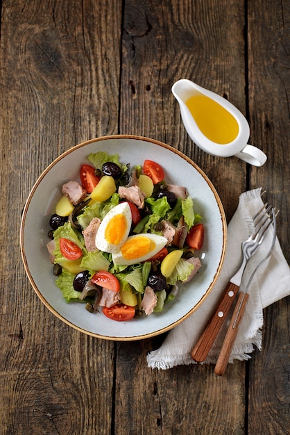 Salade Française Au Thon Pommes De Terre Bouillies œuf Haricots