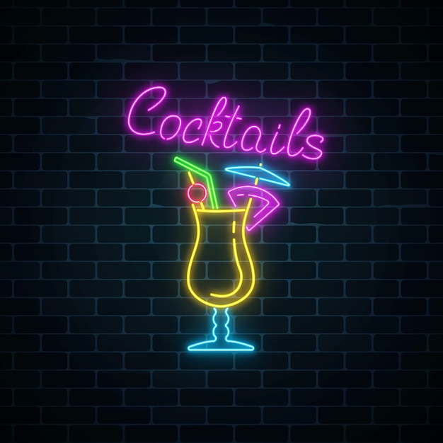 Glow Neon Sign Of Cocktails Bar Sur Fond De Mur De Briques Sombres