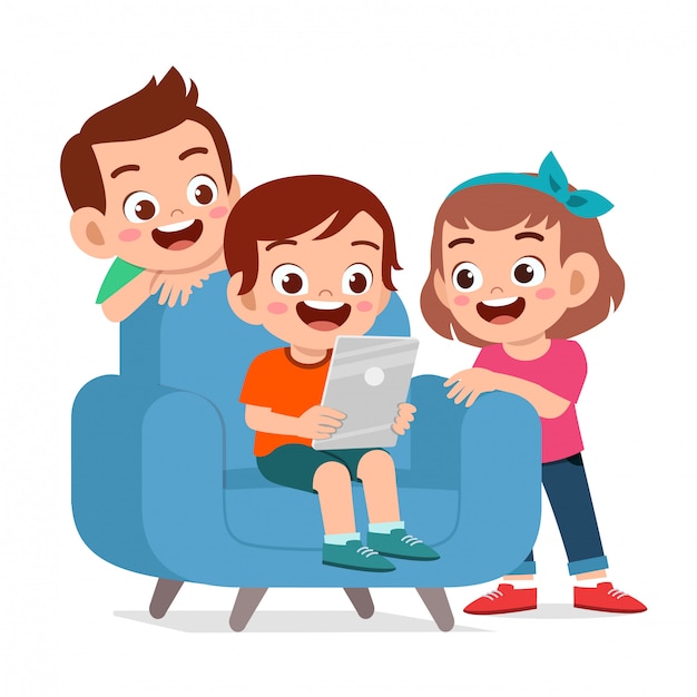 Niño lindo feliz jugando con tableta | Vector Premium Niño lindo feliz jugando con tableta | Vector Premium