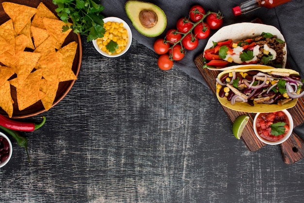 Bovenaanzicht lekker mexicaans eten met kopie ruimte | Gratis Foto Bovenaanzicht lekker mexicaans eten met kopie ruimte | Gratis Foto